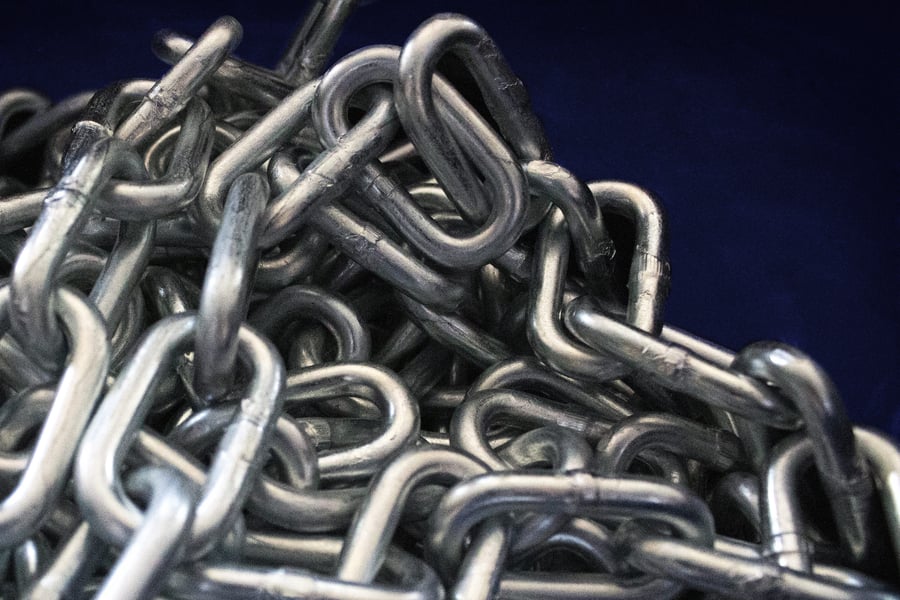 ¿Qué significan los grados en las cadenas de acero?