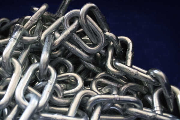 Ventajas y Usos de la Cadena Galvanizada y Pulida en la Construcción